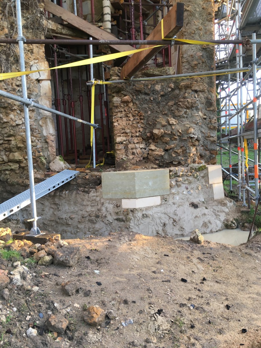 Chantier de restauration et reconstruction de la tour d’escalier – 06 ...